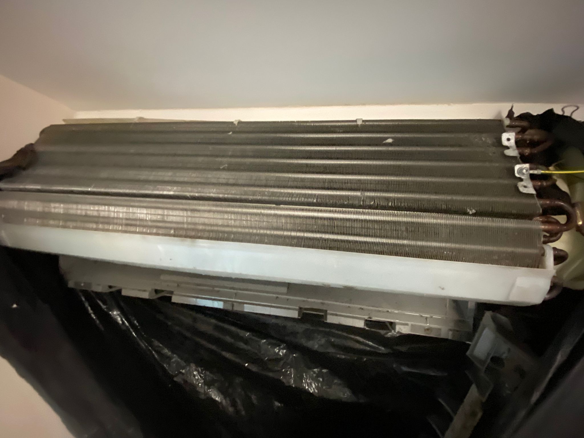 Wall mounted air conditioner cleaning job at a residential unit in ...