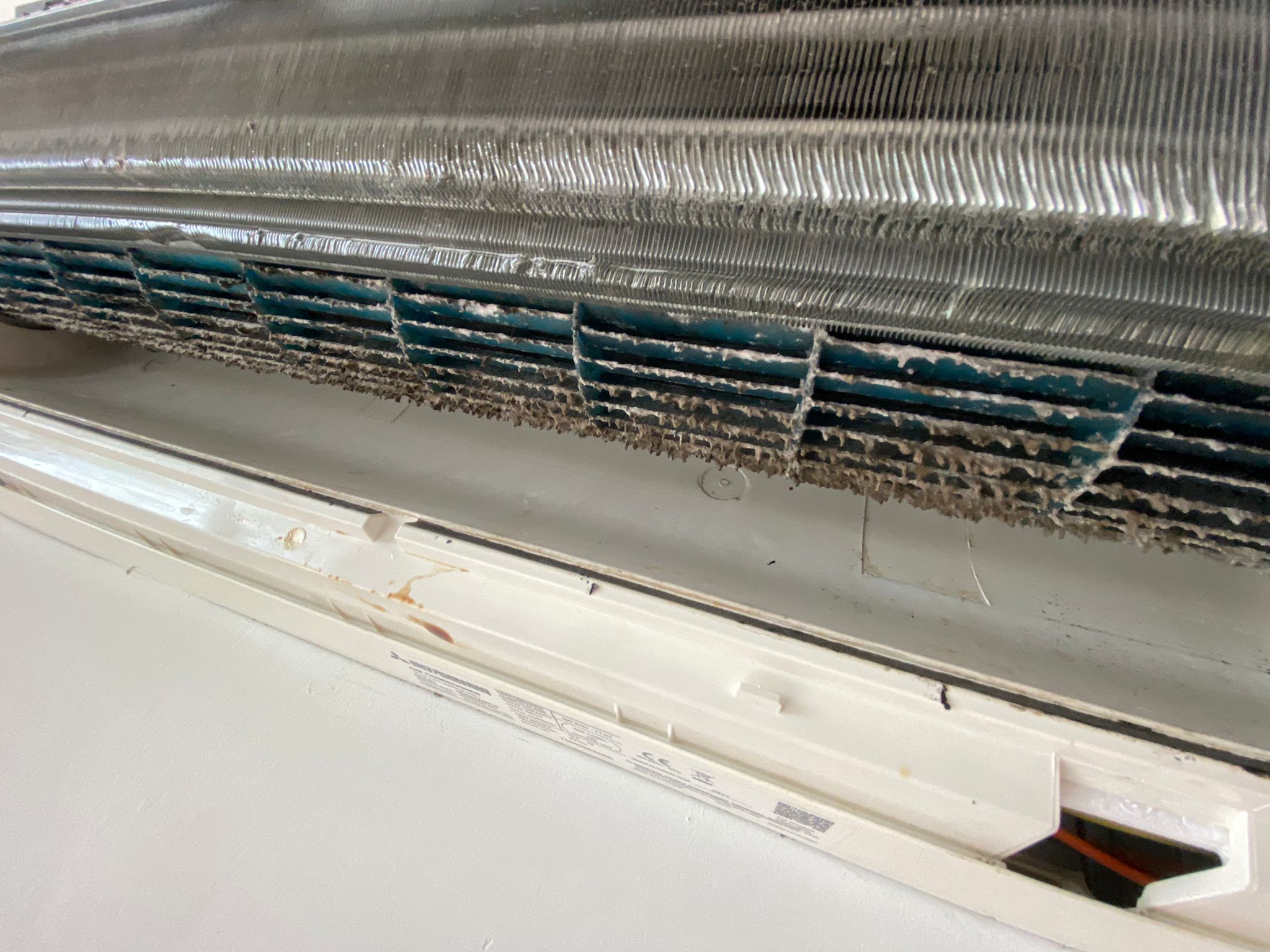 Wall mounted air conditioner cleaning job at a residential unit in ...